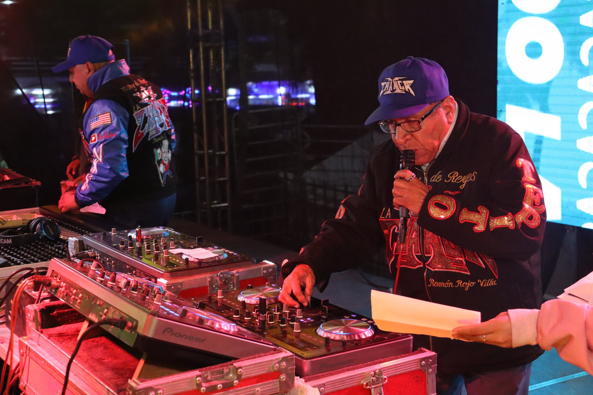 Sonidero La Changa de Ramón Rojo, llenó el Jardín Bicentenario. Desde Tepito para #Teoloyucan ...