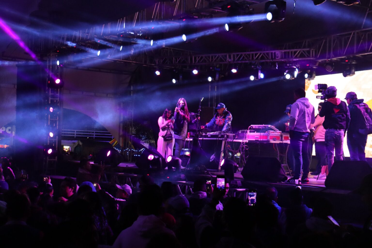 Sonidero La Changa de Ramón Rojo, llenó el Jardín Bicentenario. Desde ...